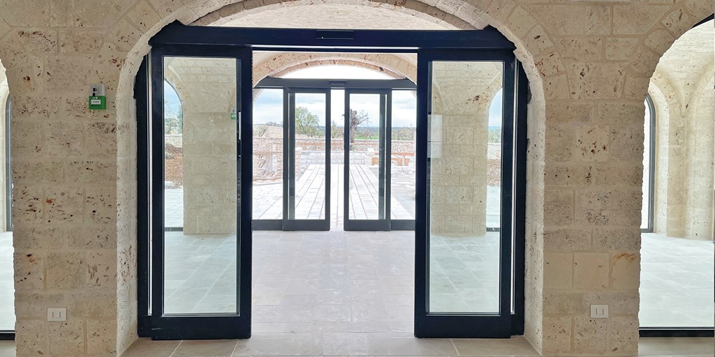 Ditec DAS107PLUS automatic sliding doors in the magical land of trulli ...