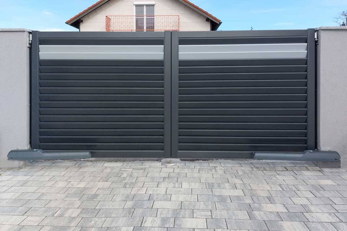 Mit dem Drehtorantrieb Ditec PWR ist die Automatisierung von steigenden ...